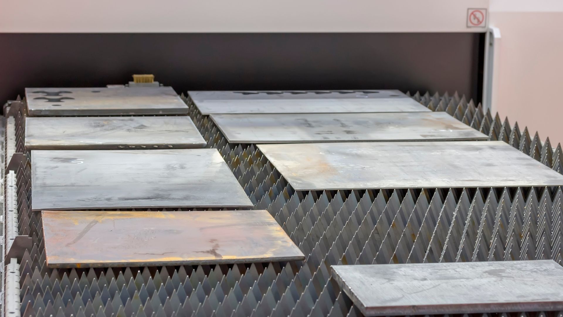 Metallplatte nach Maß online konfigurieren| Blechmal